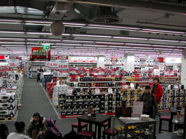 25 Creative Examples of Cross Merchandising in Retail - Dor